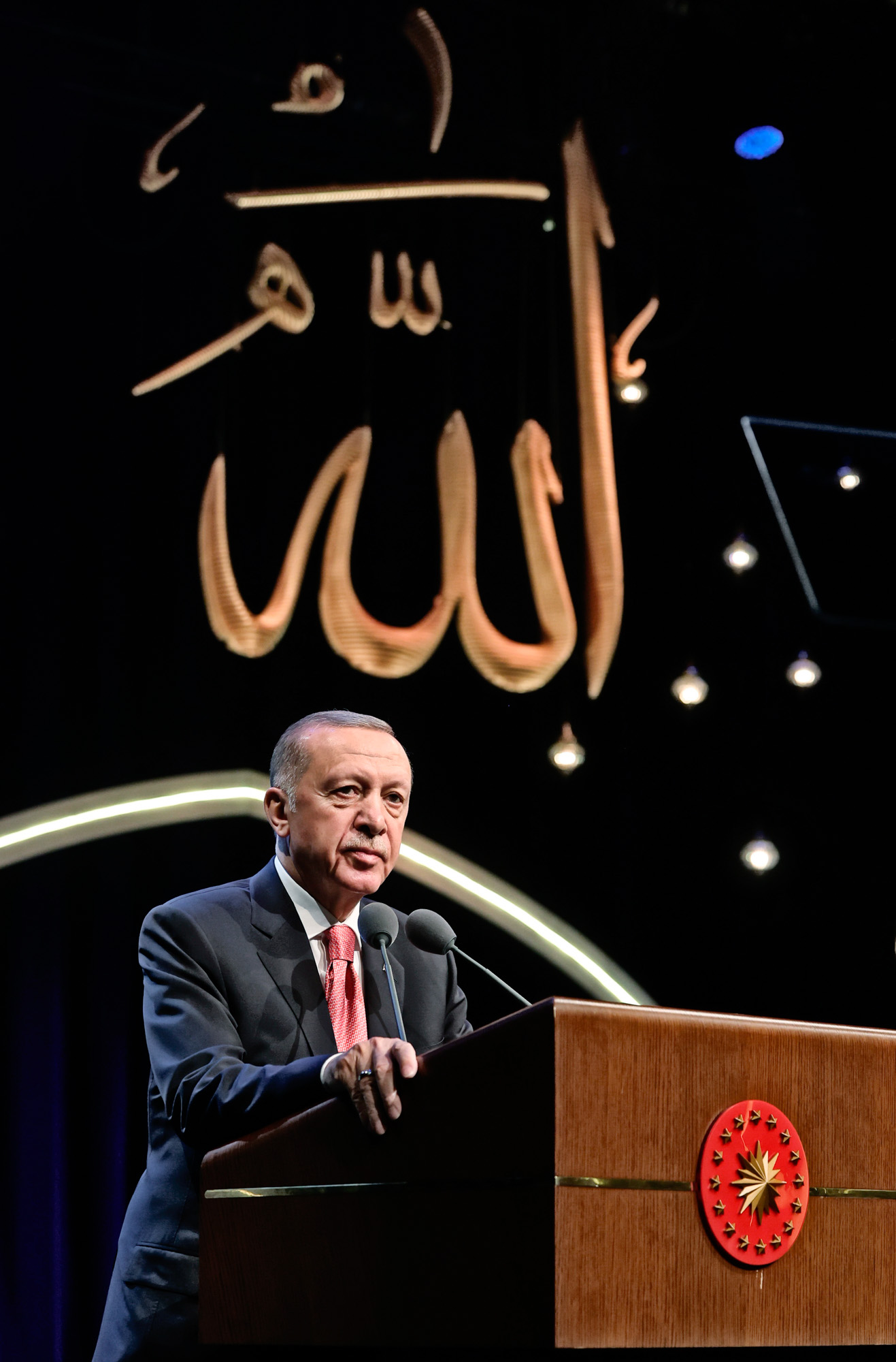 The king and the boss | Matthew Petti | The Critic Magazine